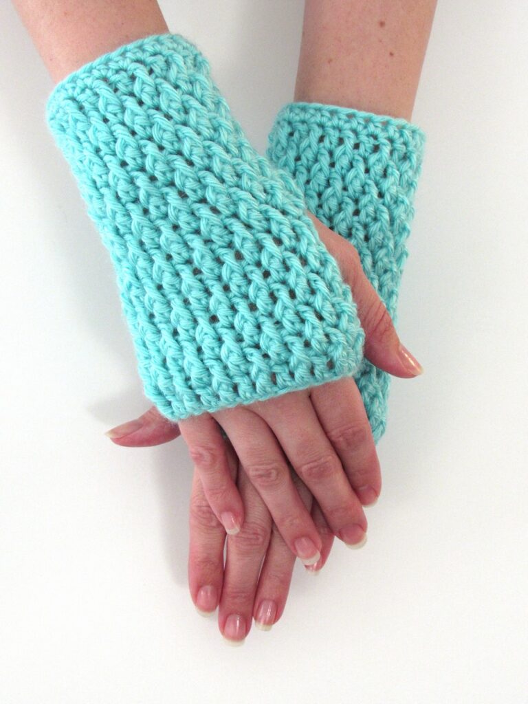 30 Free Crochet Fingerless Glove Patterns - DIYS Craftsy