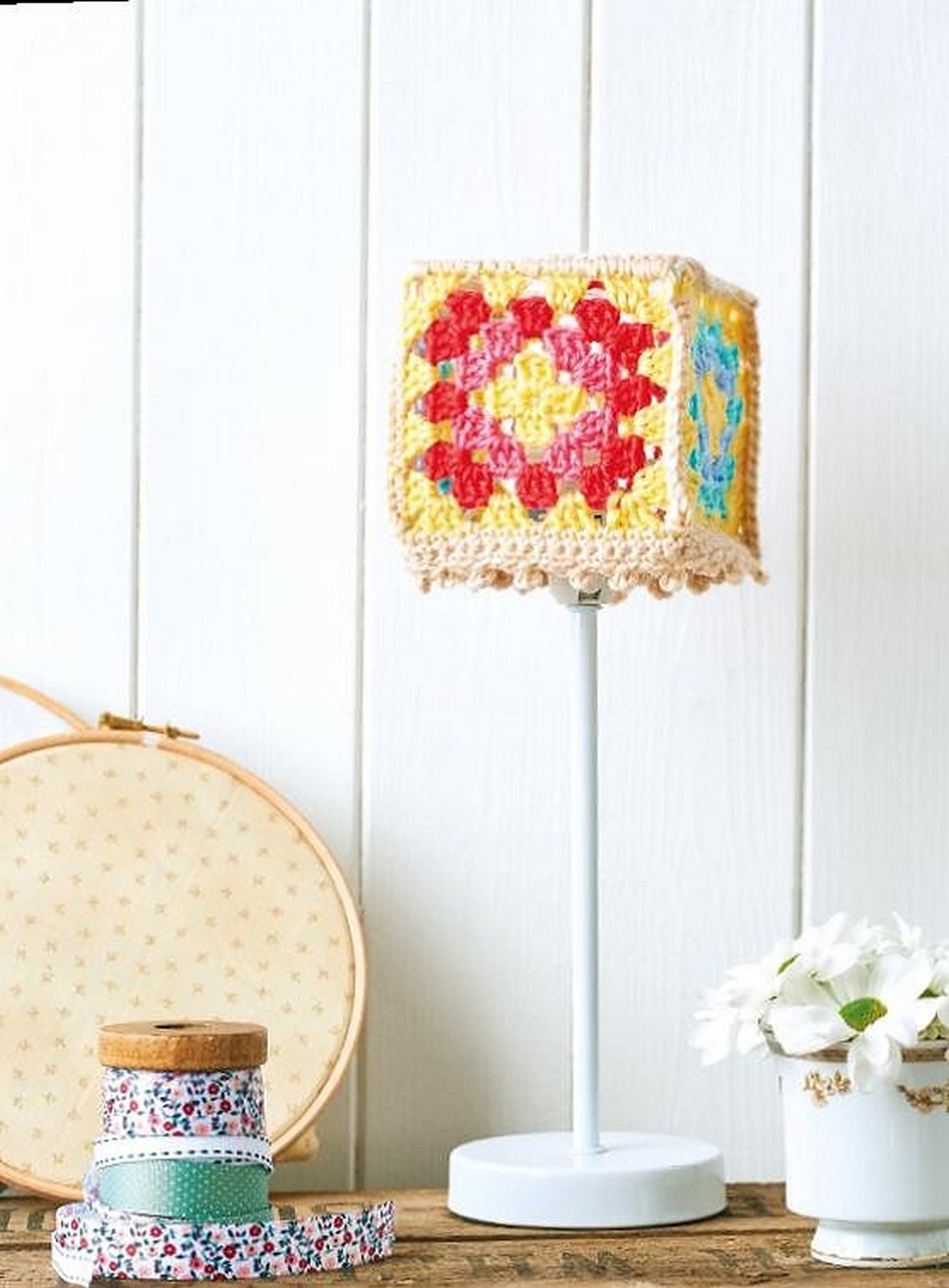 14 Free Crochet Lampshade Patterns For All Lamp Types - DIYsCraftsy