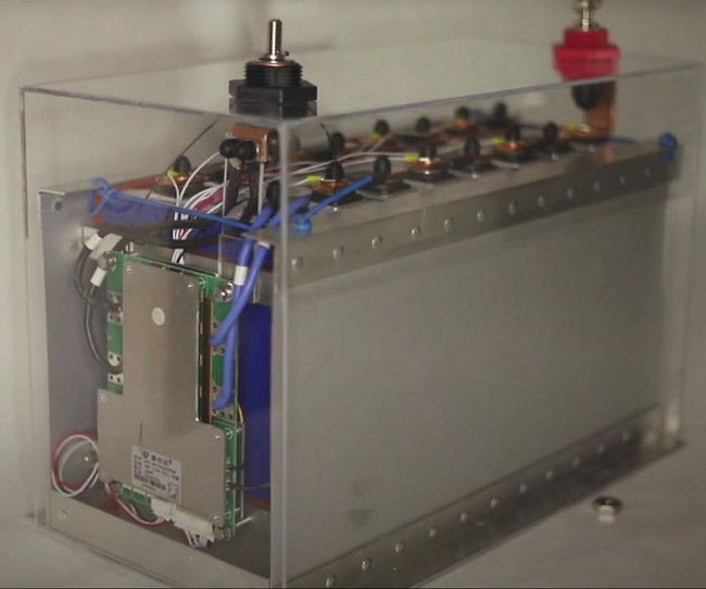 19 DIY Battery Box Projects - DIYsCraftsy