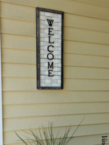 25 DIY Welcome Sign Ideas For Your Home - DIYsCraftsy