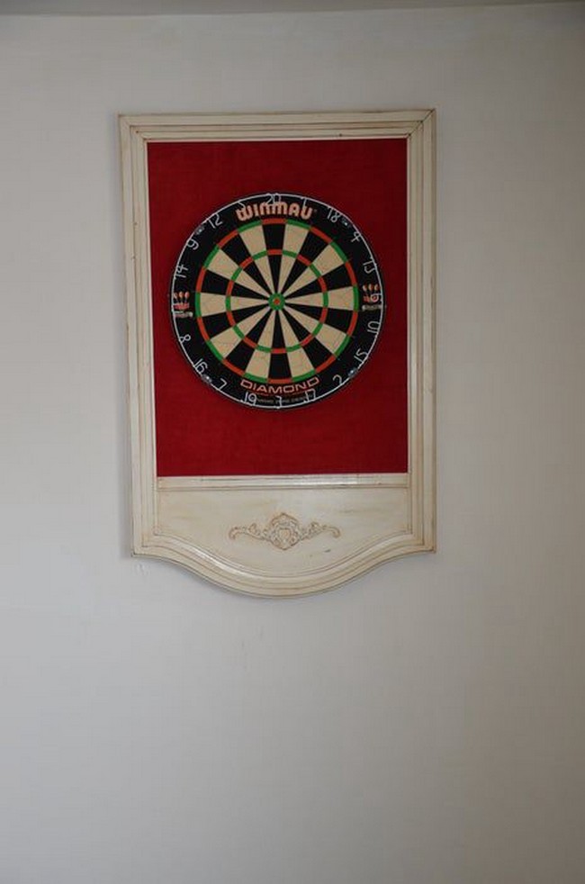20 DIY Dart Board Backboard Ideas - DIYsCraftsy