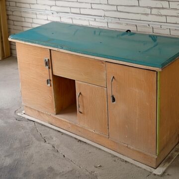 20 DIY Reception Desk Plans - DIYsCraftsy