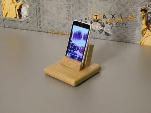 24 DIY iPhone Docks And Stands Ideas - DIYsCraftsy