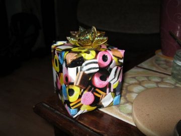20 DIY Balloon Weights Ideas For Party - DIYsCraftsy