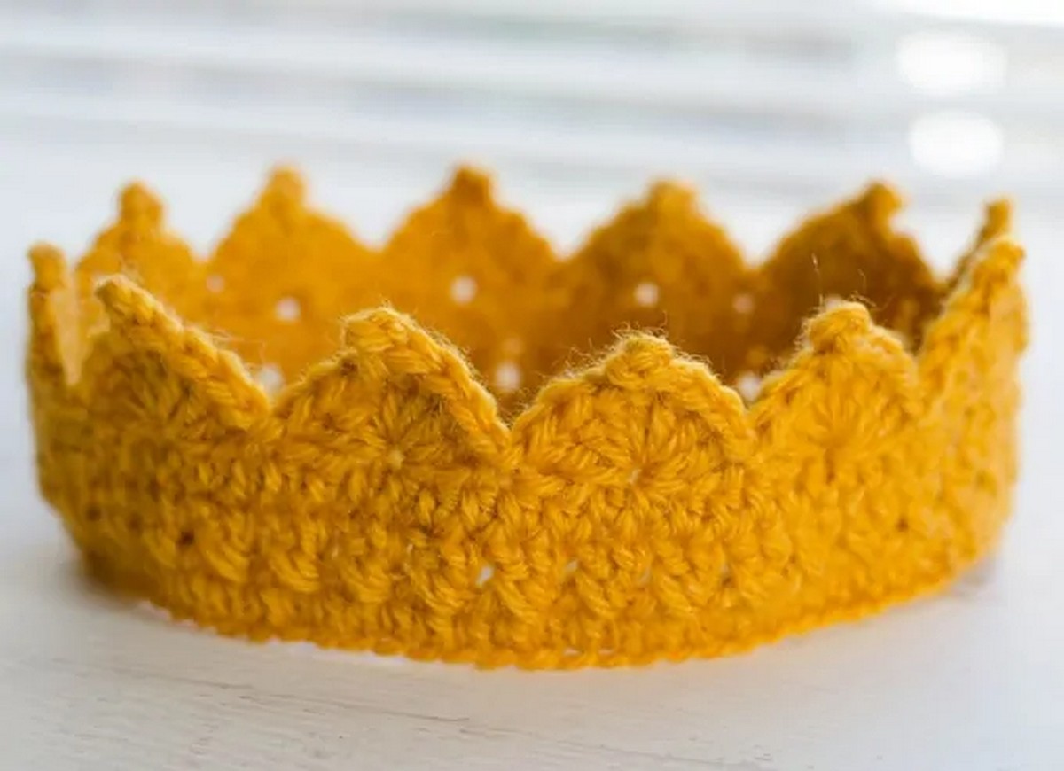 17 Crochet Crown Patterns For Kids - DIYsCraftsy