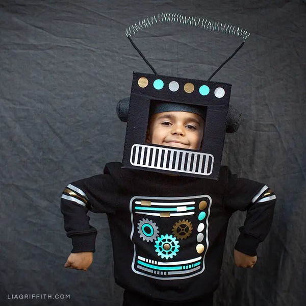 11 Best DIY Robot Costume Ideas for Halloween - DIYsCraftsy