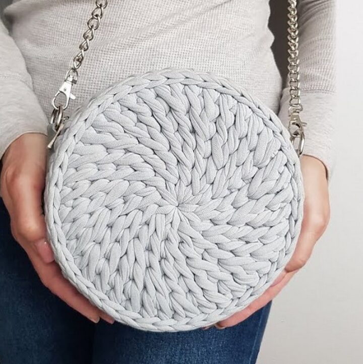 10 Free Crochet Ruffle Scarf Patterns for Beginners - DIYsCraftsy