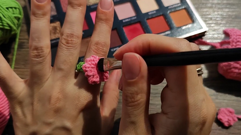 Chic Crochet Flower Ring Pattern For Summer Looks - DIYsCraftsy