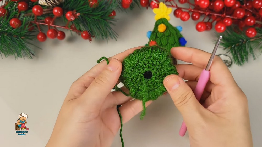 Crochet Christmas Tree Keychain Pattern Everyone Will Admire - DIYsCraftsy