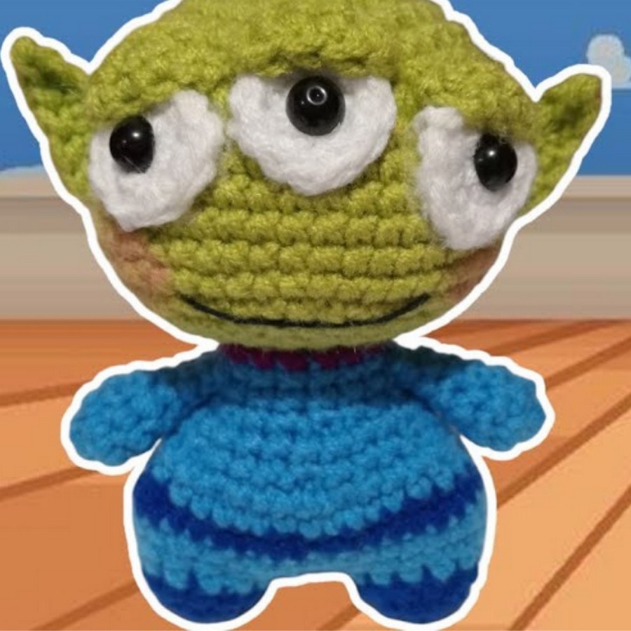 Quick Crochet Alien Toy Pattern That Feels Like Magic - DIYsCraftsy