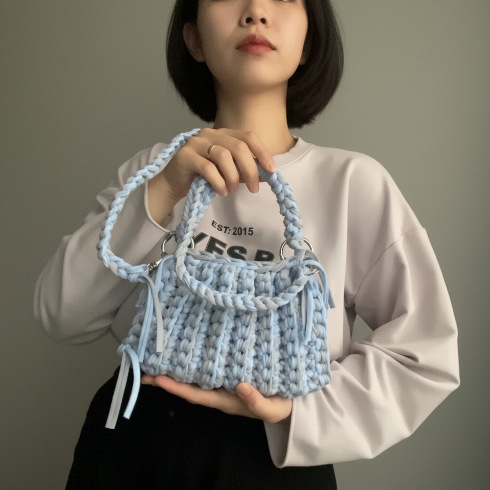 Quick & Easy Crochet Handbag Pattern to Match Any Outfit - DIYsCraftsy